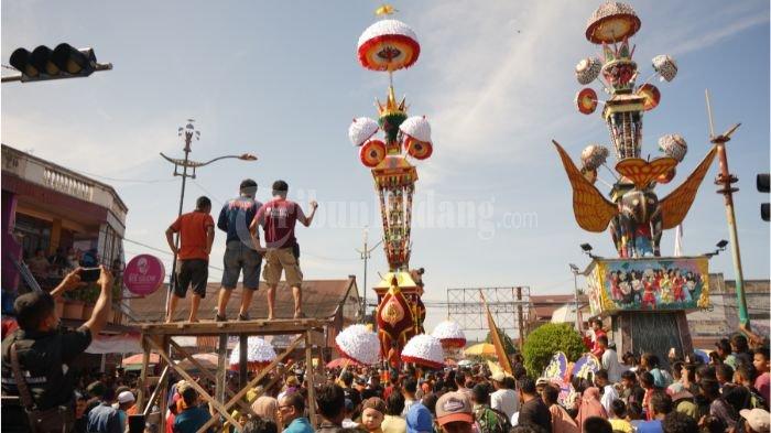 Mengenal Sekilas Sejarah Tabuik, Jelang Prosesi Puncak Pesona Tabuik ...