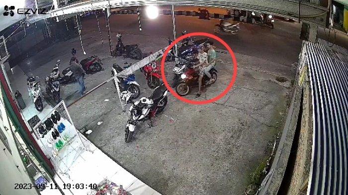 Gara-Gara Curi Handphone di Saku Motor, 2 Pemuda di Padang Ditangkap ... Gara-Gara Curi Handphone di Saku Motor, 2 Pemuda di Padang Ditangkap ...