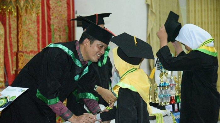 Sekda Rudy Wisuda 823 Hafiz Quran Siswa Penghafal Alquran Padang Pariaman Program Gebu Sipapa ...