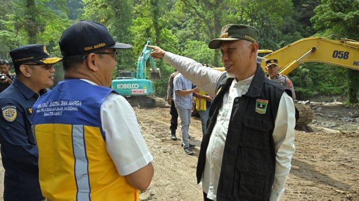 Gubernur Sumbar: Masyarakat Mohon Bersabar, Pengerjaan Perbaikan Jalan Lembah Anai Masih ...