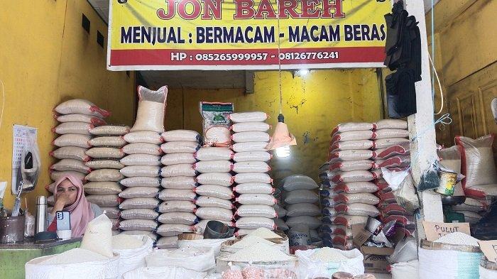 Harga Beras di Padang Melambung, Pedagang: Gegara Banyak Caleg Bagi ...