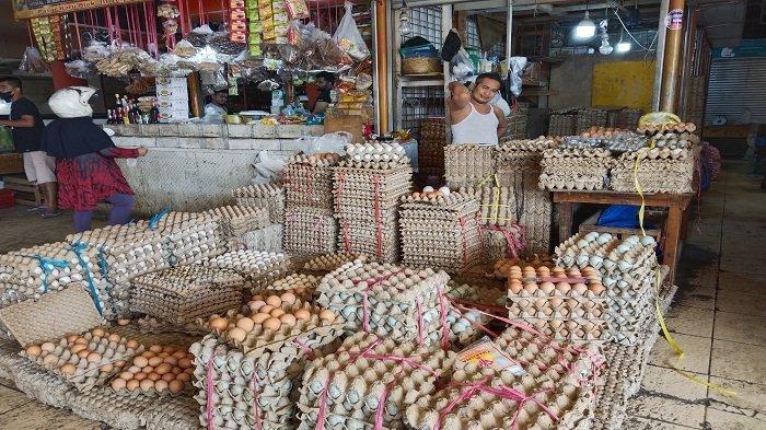 Harga Telur di Pasar Raya Padang Melonjak Drastis, Tembus Rp 57 Ribu ...