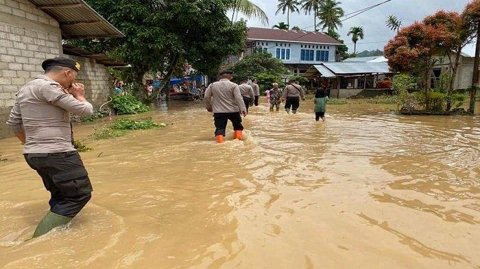Warga Solok Selatan Diminta Tetap Waspada walau Banjir Mulai Surut, Sempat Rendam 6 Kecamatan ...