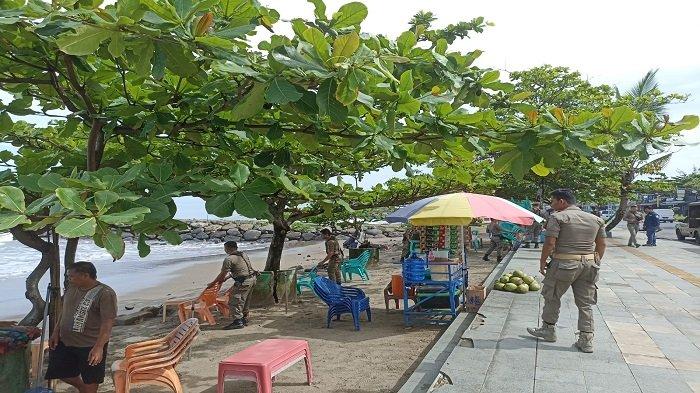 PKL Dilarang Berjualan di Bibir Pantai Padang, Deni Harzandy Sebut ... PKL Dilarang Berjualan di Bibir Pantai Padang, Deni Harzandy Sebut ...