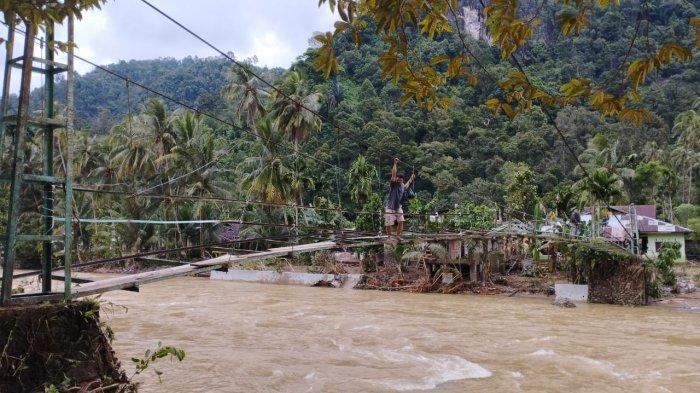 Jembatan Putus dan Jalan Terban, 2 Kampung di Batang Kapas Pesisir Selatan Terisolasi ...