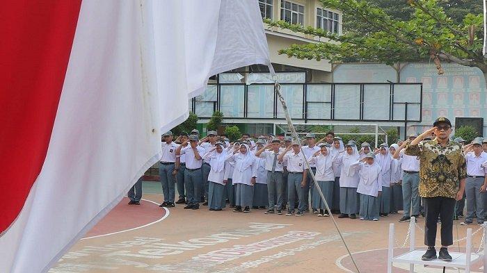 556 Siswa SMA Adabiah 2 Padang Ikuti Upacara Bendera, Miko Kamal: Atur ...