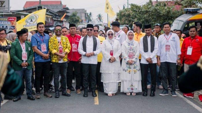 Pasangan Petahana Khairunas-Yulian Efi Daftar ke KPU Solok Selatan, Siap Menangkan Pilkada 2024 ...