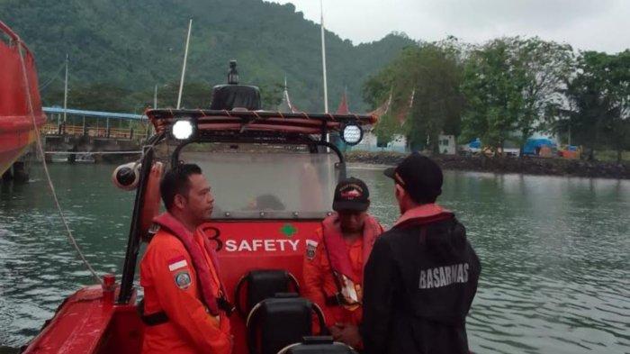 Kapal Mati Mesin saat Melaut, Tim SAR Bantu Evakuasi Nelayan di Pulau Sibonta - Tribunpadang.com