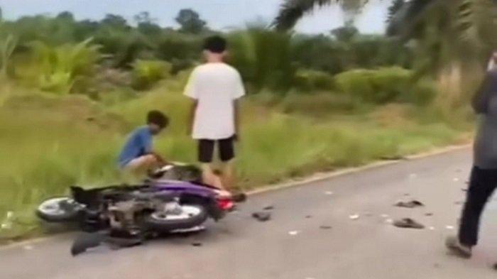 Dua Motor "Adu Banteng" di Dharmasraya, Pengendara Luka-luka dan ...