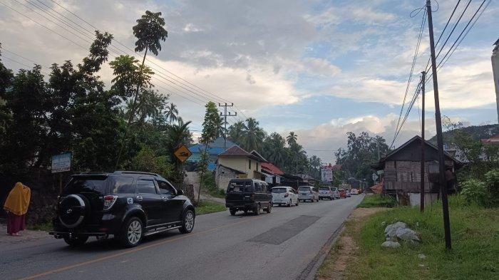 Jalan Padang-Solok Macet Panjang, Truk Batu Bara Rusak di Tanjakan GOR ...
