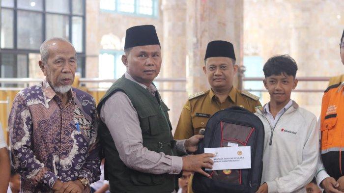 Baznas Padang Salurkan Donasi Para Muzakki untuk Korban Banjir Lahar Dingin di Agam & Tanah ...