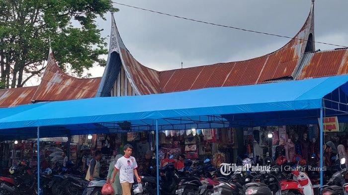 Sebulan di 2024, Aktivitas Jual Beli di Los Pakaian Pasar Raya Solok ...