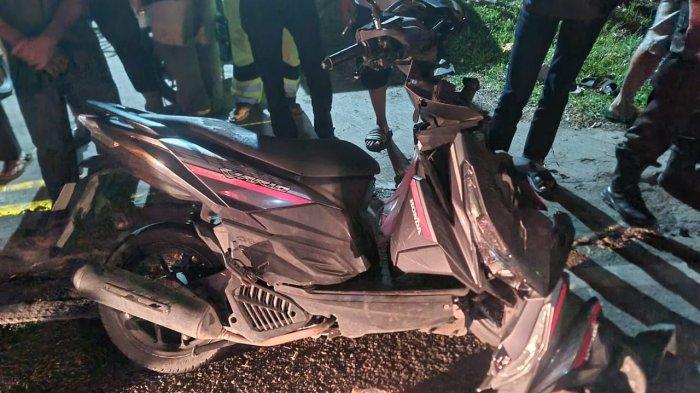Pemotor Bonceng 4 Tabrak Truk Parkir di Badan Jalan Kawasan Indarung Padang, 3 Orang Luka Berat ...
