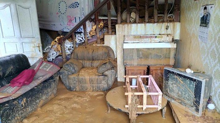 Data Sementara BPBD: 35 Titik Banjir, 8 Titik Longsor dan 7 Pohon ... Data Sementara BPBD: 35 Titik Banjir, 8 Titik Longsor dan 7 Pohon ...