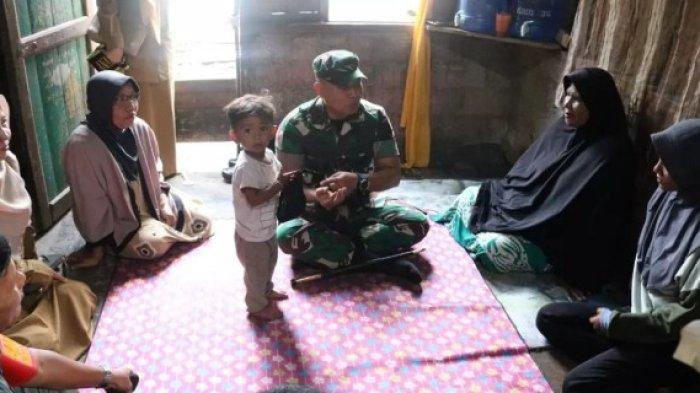 Kunjungi Balita Stunting, Dandim 0309/Solok Serahkan Bantuan Perbaikan ...