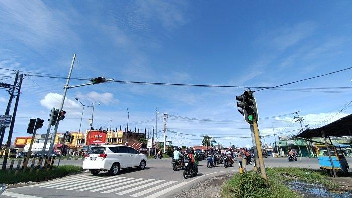 Lampu Lalu Lintas di Simpang Durian Taruang Padang Semrawut, Lampu ...