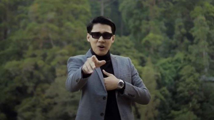 Lirik Lagu Kisinan 2 Masddho Lengkap Terjemahan: Bola Bali Nggo Dolanan ...