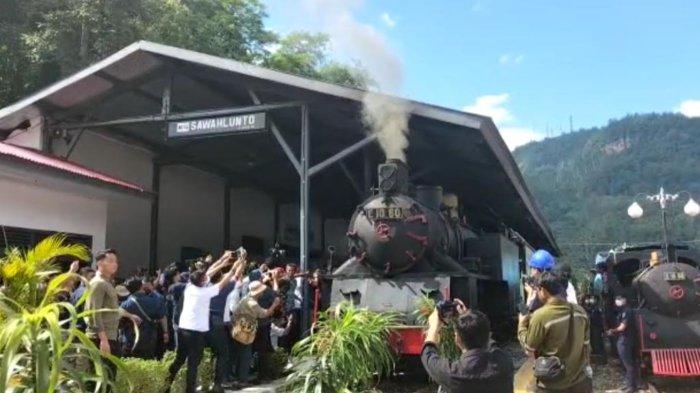 Kini Resmi Beroperasi, Kereta Wisata Mak Itam Sawahlunto Sumatera Barat ...