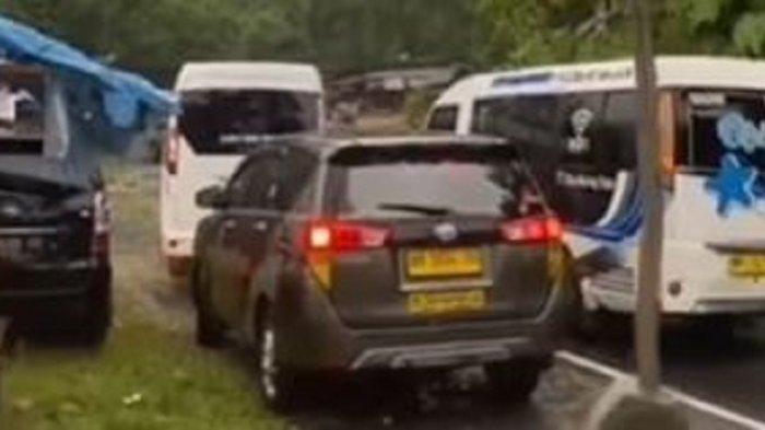 Akses Sumbar-Riau Putus Akibat Longsor, BPBD Lima Puluh Kota Terus Upayakan Buka Jalan ...