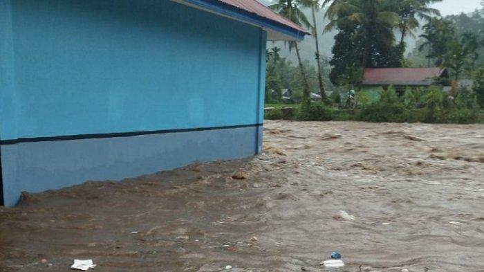 SMKN 1 Bonjol Pasaman Dihantam Banjir Akibat Luapan Sungai Alahan Panjang, Lima Ruangan Terendam ...