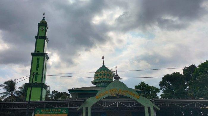 Masjid Raya Al Ittihad Indarung, Dibangun Semen Padang 1974, Diresmikan ...