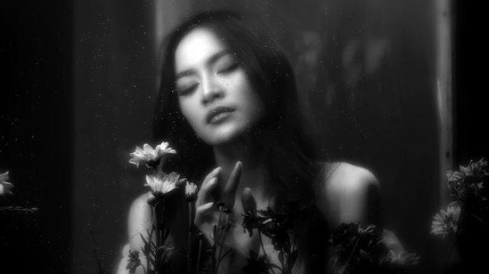 Lirik Lagu Mati Matian Mahalini Lengkap Maknanya: Mati-matian Ku ...