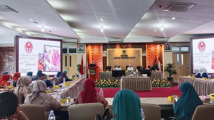 Hadiri Diskusi Bersama Pelaku UMKM, Nur Asia Uno Beri Pencerahan Bagi Pengusaha Wanita di Sumbar ...