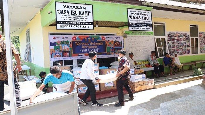 BRI Regional Office Padang Bagikan Aneka Paket Sembako & Santunan Anak Yatim, Demi Berbagi ...
