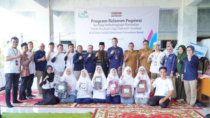 Penghujung Ramadan, PLN Berbagi Kebahagiaan dengan 138 Santriwati dan Guru - Tribunpadang.com