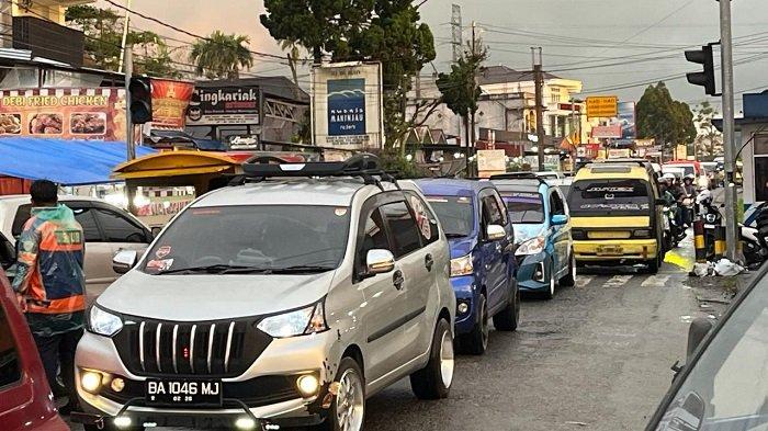 Hari Kelima Lebaran, Volume Kendaraan Meningkat di Simpang Padang Lua ...