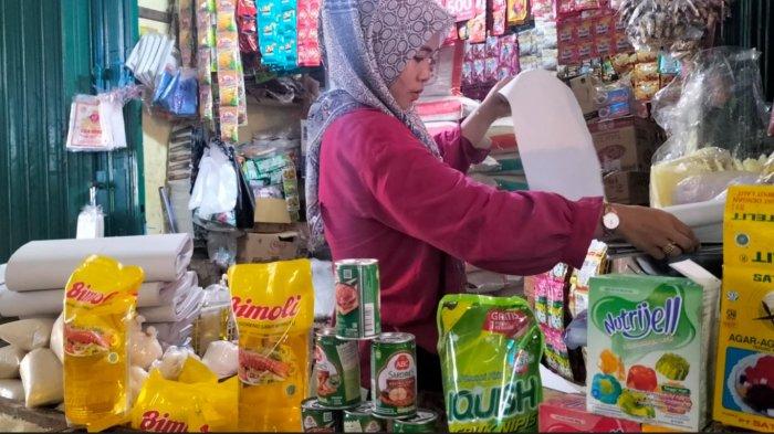 Harga Minyak Goreng Curah di Pasar Pariaman Rp 16 Ribu per Kg, Turun Sejak Dua Pekan Terakhir ...