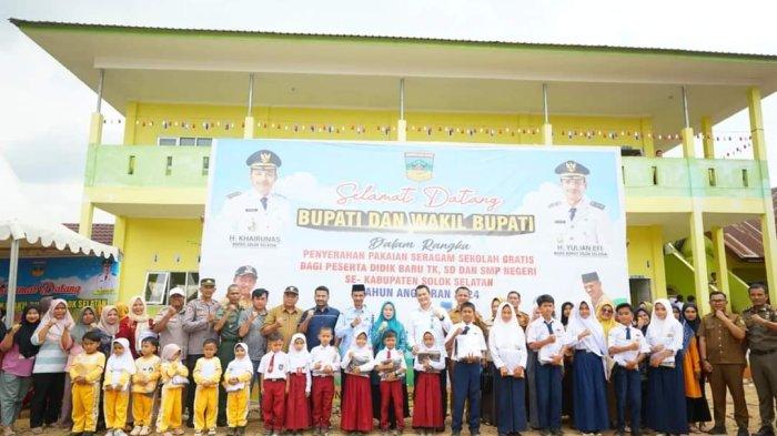 Tuntas, Pemkab Solok Selatan Sukses Salurkan Total 10.718 Seragam Sekolah Gratis - Tribunpadang.com