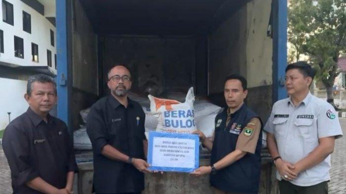 Pemprov Sumbar Salurkan 2,8 ton Beras untuk Korban Banjir Bandang - Tribunpadang.com