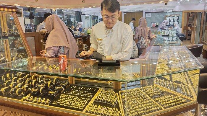 Harga Emas Antam 23 Februari 2025 Stabil di Rp1,7 Juta per Gram, Simak ...