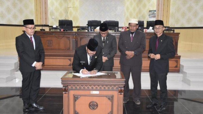 Bupati - DPRD Agam Setujui, Ranperda Pajak Daerah dan Retribusi Daerah Menjadi Perda ...
