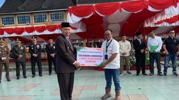 PT Bakrie Pasaman Plantation Serahkan CSR Kontainer Sampah, Bupati Apresiasi Kepedulian ...