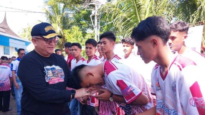 Lepas Surgana Pospay Hadapi Kejurnas Bola Voli U-17, Pj Wako Padang ...