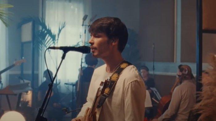 Arti Lagu Pluto Projector Rex Orange Country, Lirik: Spending The Years ...