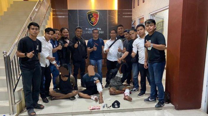 Polisi Tangkap 3 Pelaku Pencurian Mobil di Agam, Beraksi di Depan ... Polisi Tangkap 3 Pelaku Pencurian Mobil di Agam, Beraksi di Depan ...