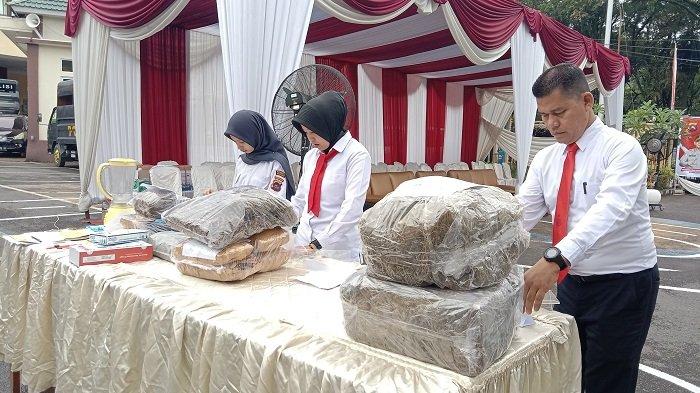 Polresta Padang Musnahkan Barang Bukti Narkoba Jenis Sabu dan Ganja - Tribunpadang.com