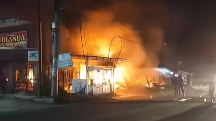 Api Membara di Lamposi Tigo Nagari Payakumbuh Selasa Dini Hari, 4 ...