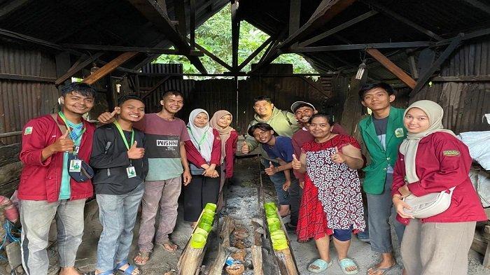 Prospek Usaha "Lomang Tapai": Mahasiswa KKN Unand Sambangi, Rumah ...