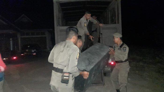 Satpol PP Padang Tertibkan Kafe Beroperasi Hingga Dini Hari, Amankan Speaker dan Minuman ...