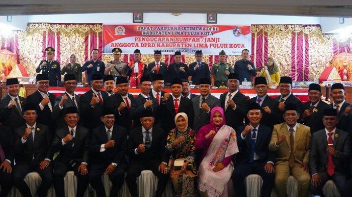 35 Anggota DPRD Lima Puluh Kota 2024-2029 Dilantik, Doni Ikhlas dari Golkar jadi Pimpinan ...