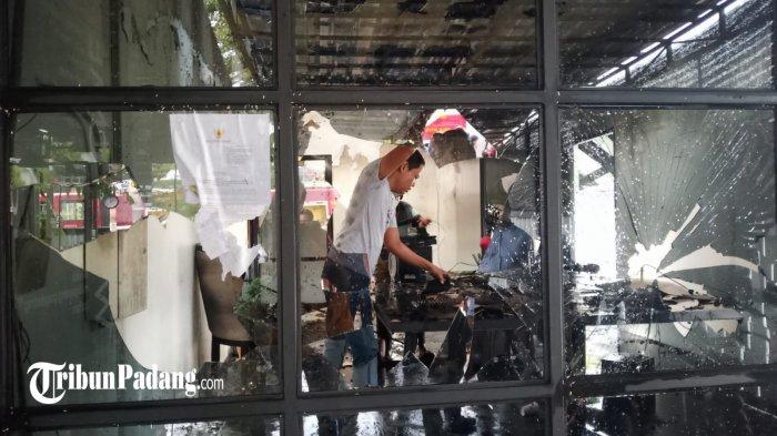 Radio Pronews FM dan Toko Roti Terbakar, Ketua RT Sebut Ada Bunyi ...