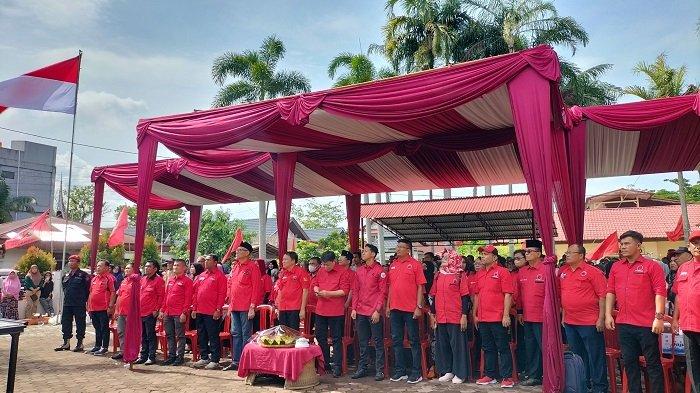 Perayaan HUT ke-51 PDIP di Padang: Undang Ratusan Masyarakat, Bantu 51 ...