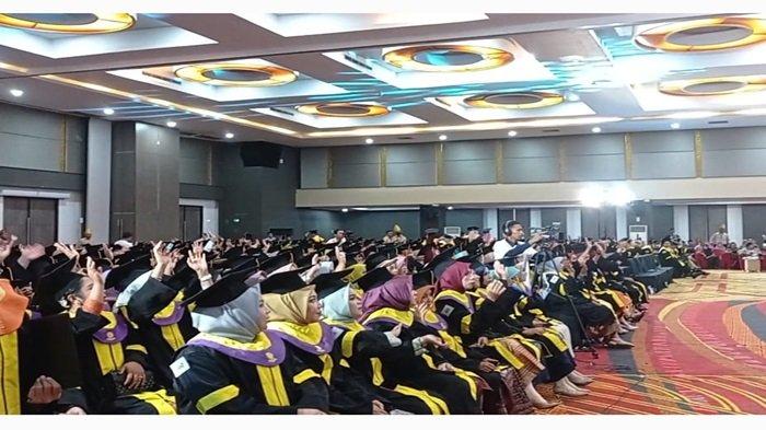 Universitas Terbuka Padang Mewisuda Lebih dari 500 Lulusan Berhasil ...