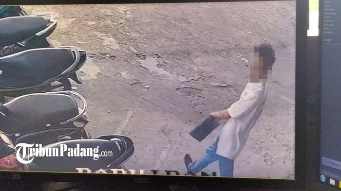Seorang Pemuda Terekam CCTV Curi Laptop di IBTI Learning Center ...