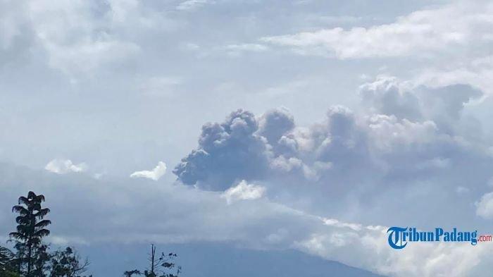 Gunung Marapi Erupsi Jumat Siang, Abu Membubung Tinggi hingga 500 Meter ...