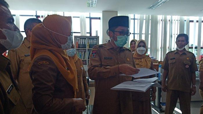 Sidak di Bappeda Padang, Wali Kota Hendri Septa Absen ASN Satu Persatu ...